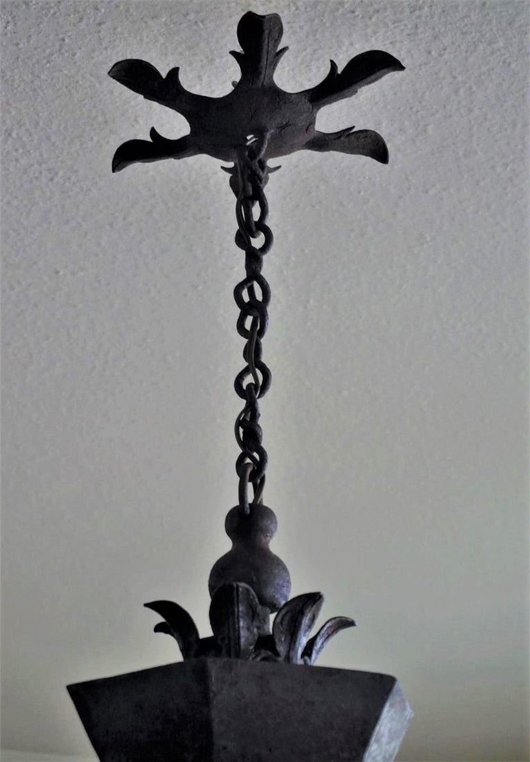 Große französische, handgeschmiedete, elektrifizierte Straßenlaterne ...