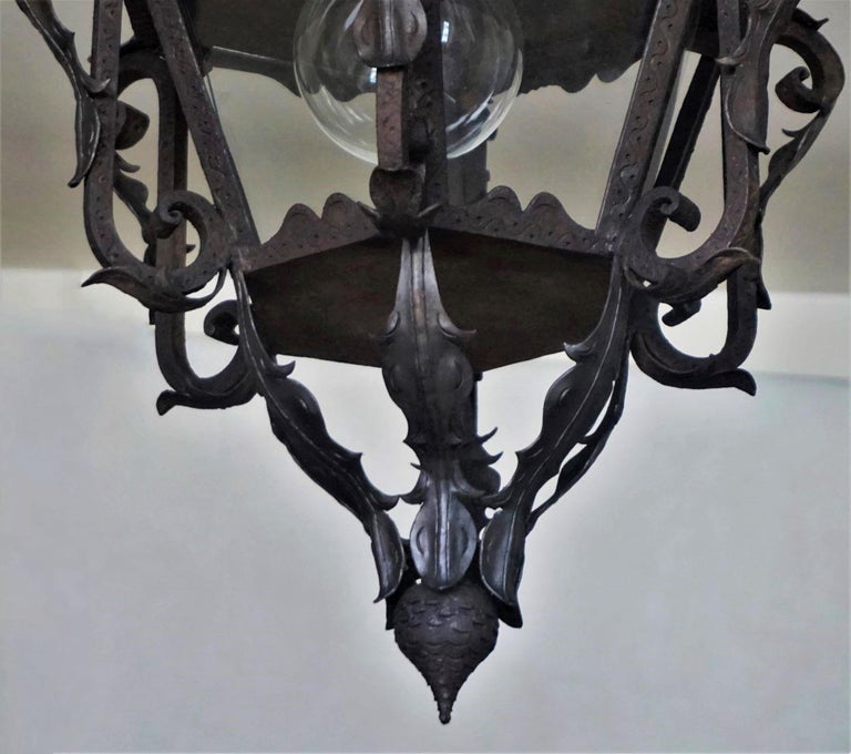 Große französische, handgeschmiedete, elektrifizierte Straßenlaterne ...