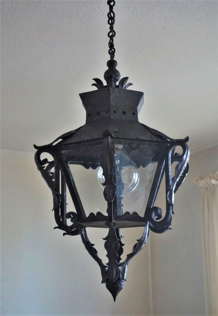 Große französische, handgeschmiedete, elektrifizierte Straßenlaterne ...