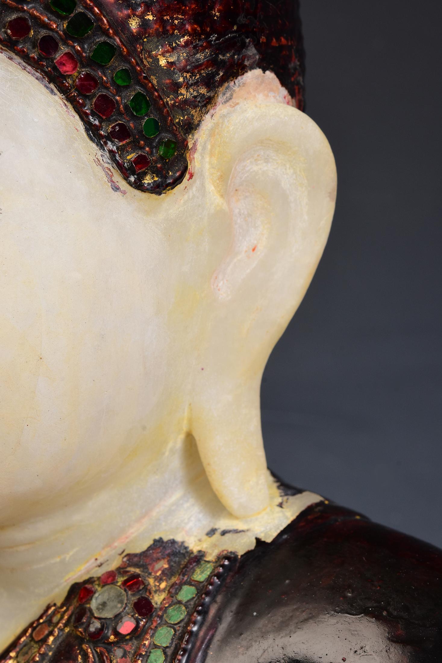 19th Century, Mandalay, Antique Burmese Alabaster Seated Buddha For Sale at 1stDibs