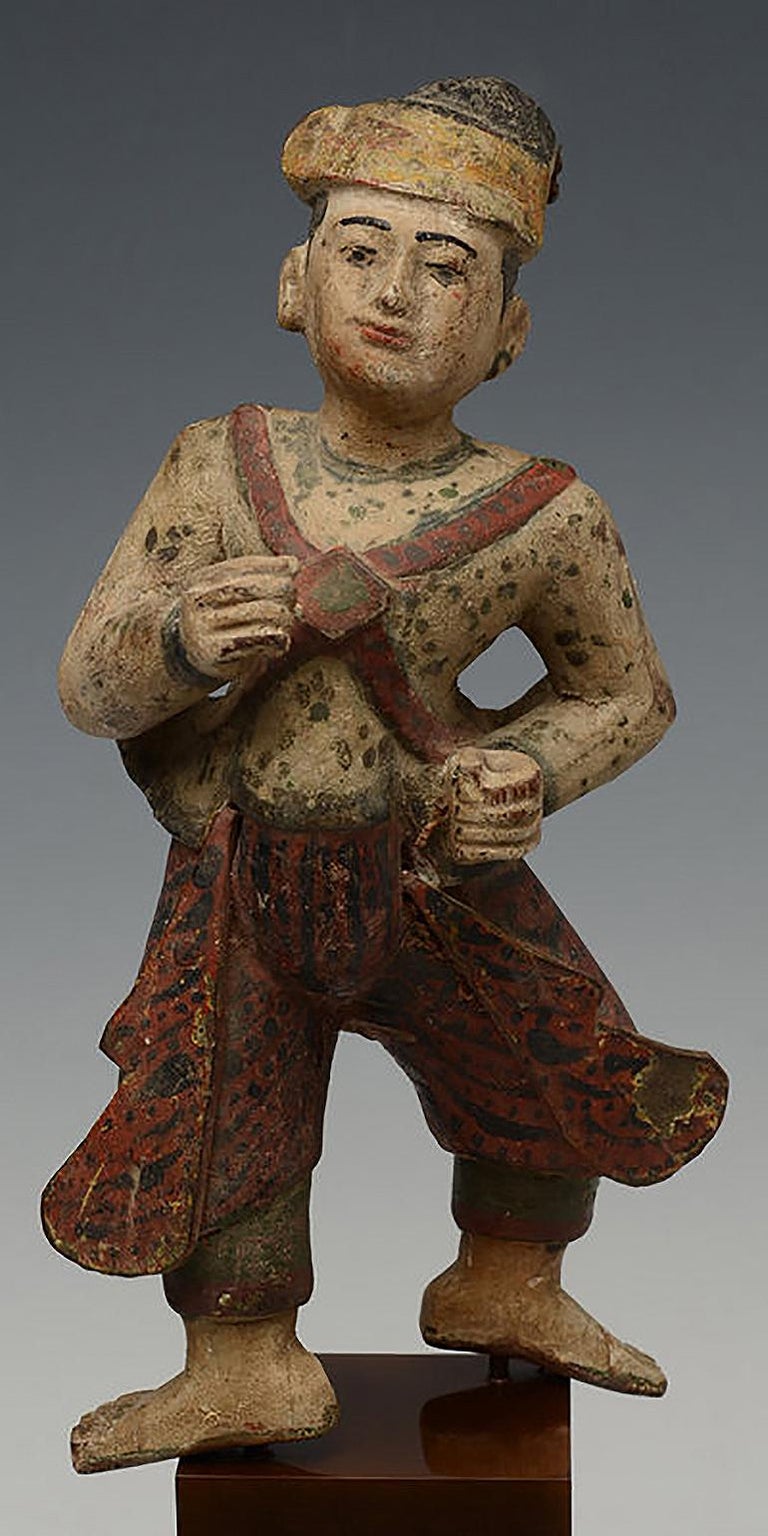 Antike burmesische Holztänzer-Figur, Mandalay, 19. Jahrhundert im ...