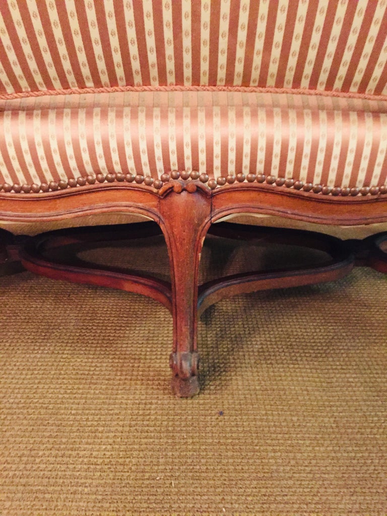 19th Century Neo Rococo Set circa 1860 Carved Walnut For Sale at 1stDibs