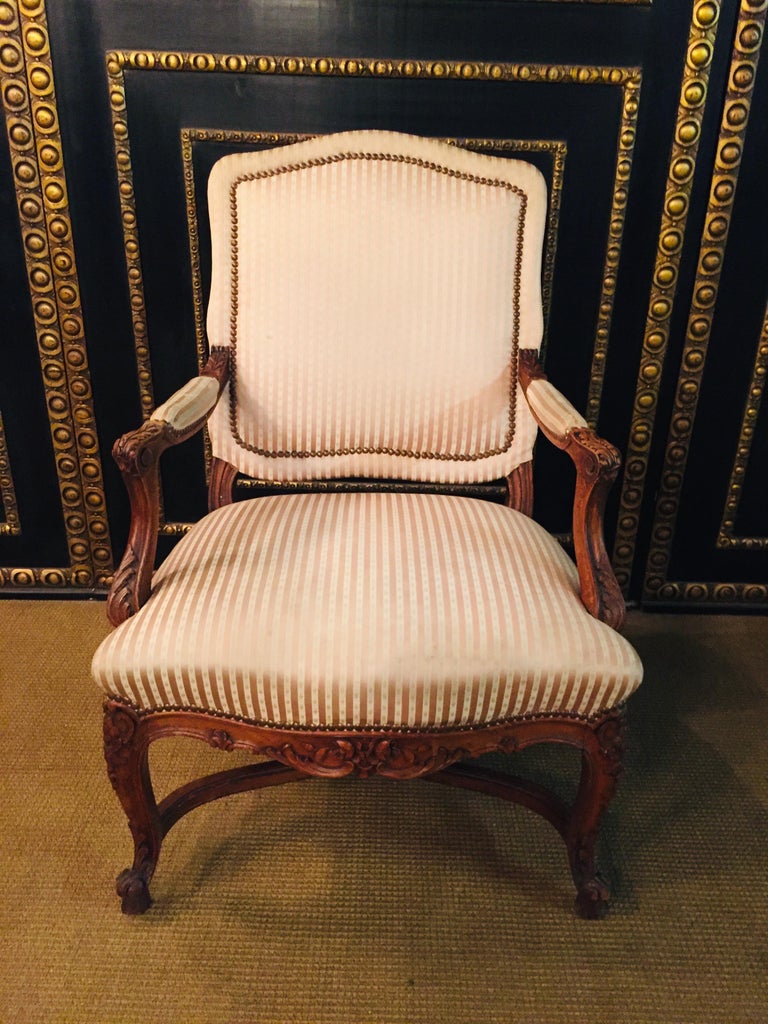 19th Century Neo Rococo Set circa 1860 Carved Walnut For Sale at 1stDibs