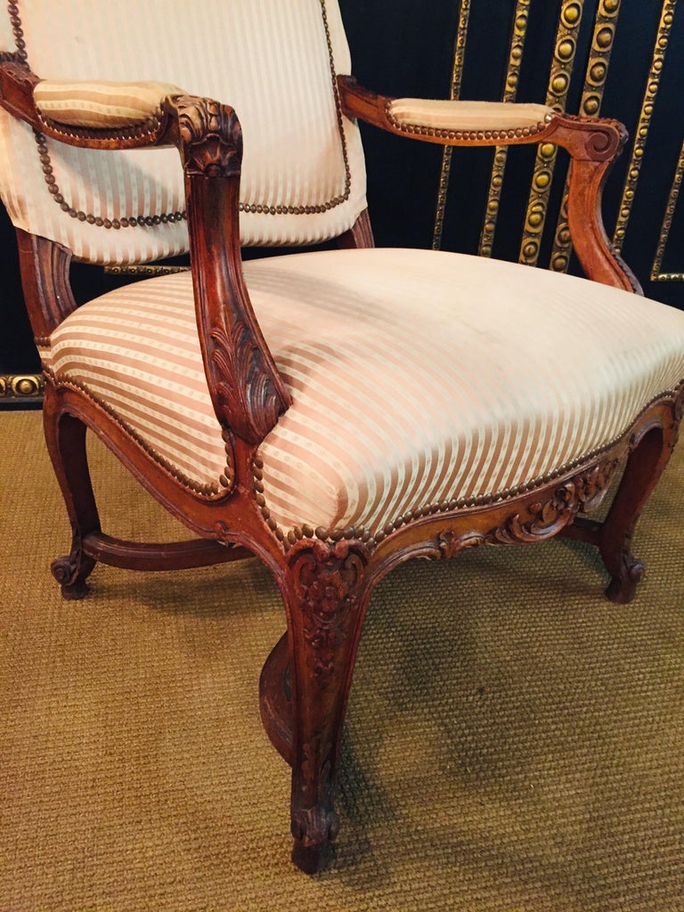 19th Century Neo Rococo Set circa 1860 Carved Walnut For Sale at 1stDibs