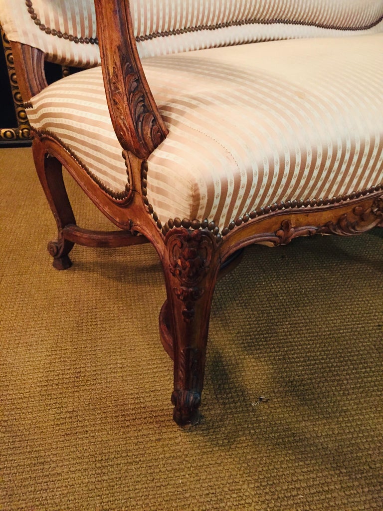 19th Century Neo Rococo Set circa 1860 Carved Walnut For Sale at 1stDibs