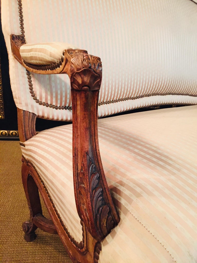 19th Century Neo Rococo Set circa 1860 Carved Walnut For Sale at 1stDibs