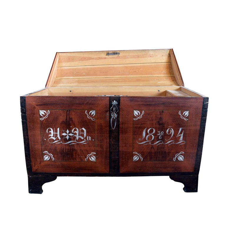 19th Century Northern European Trunk For Sale at 1stDibs