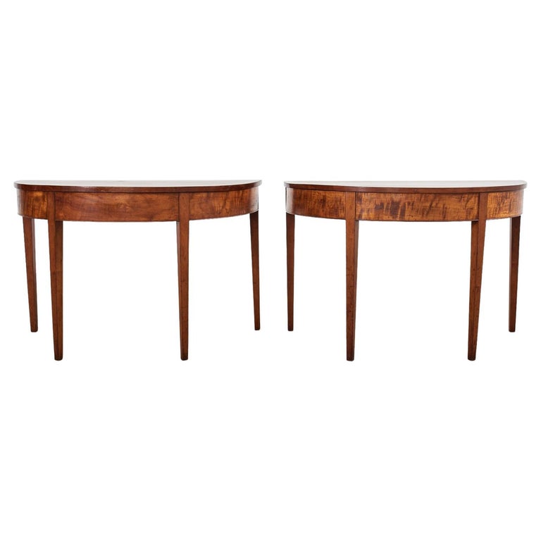 Paire de consoles demi-lune en acajou de style géorgien anglais du ...
