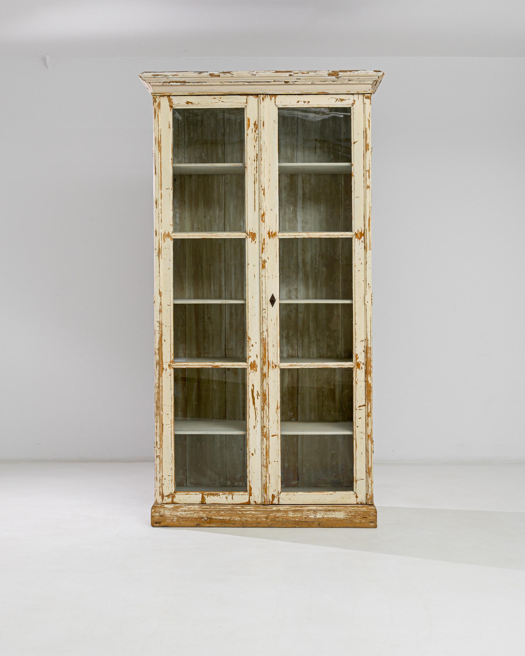 19th Century Portuguese Wood White Patinated Vitrine For Sale at 1stDibs