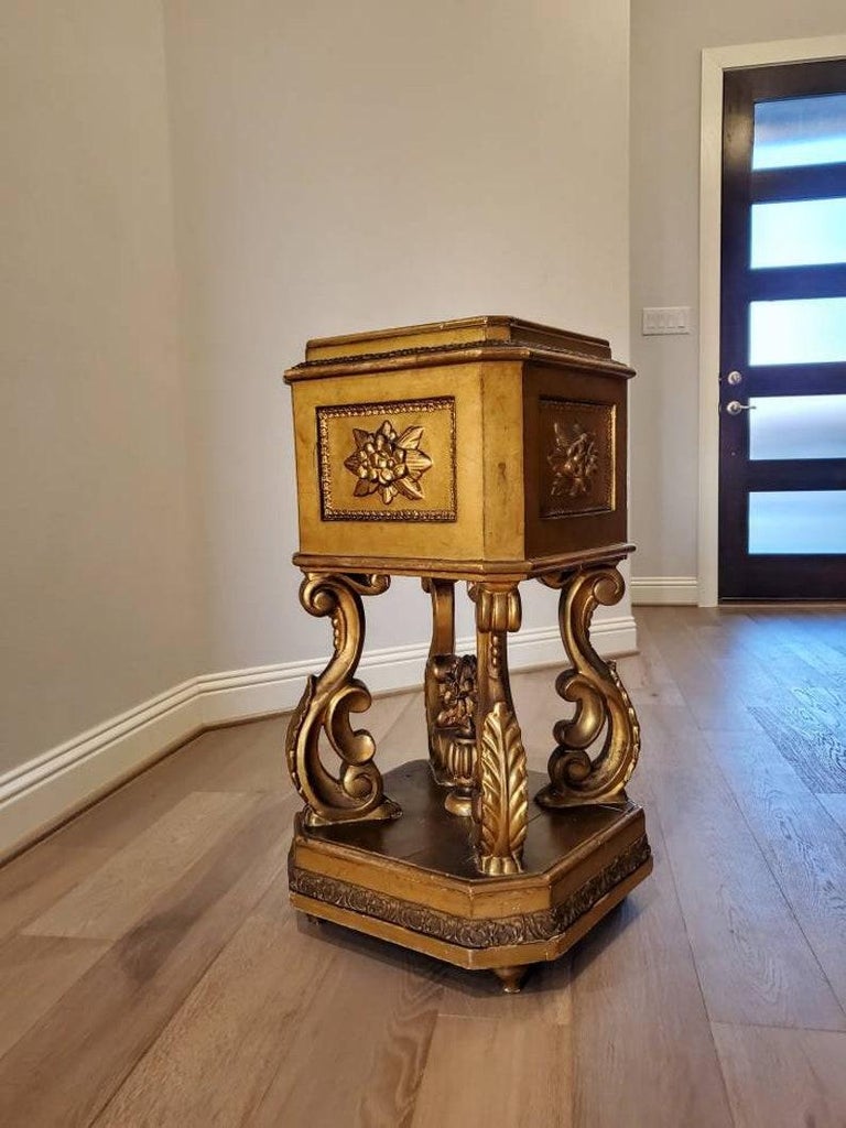 19th Century Rococo Baroque Gilt Pedestal Stand For Sale at 1stDibs