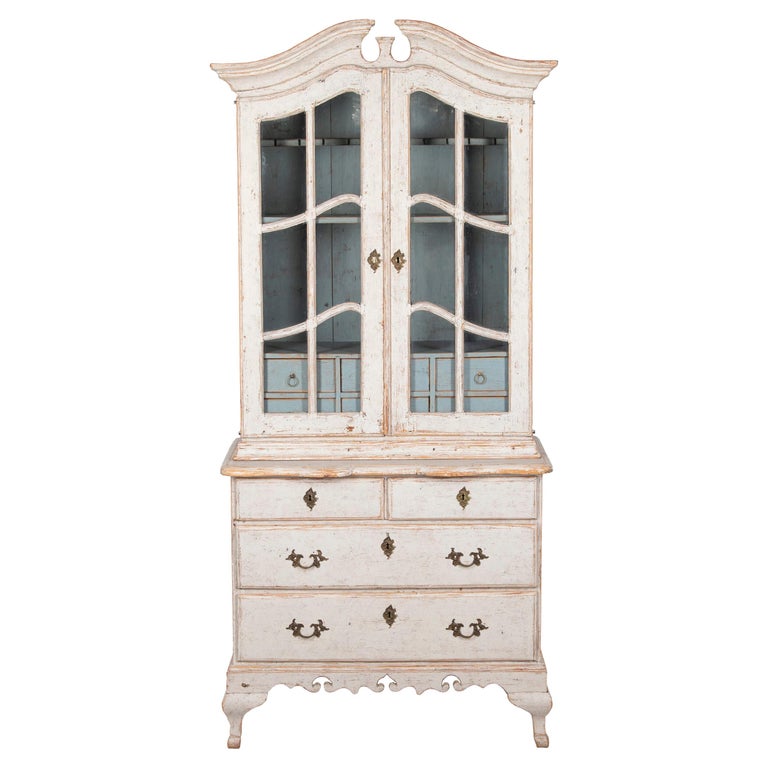 Meuble de rangement émaillé de style rococo du 19ème siècle En vente ...