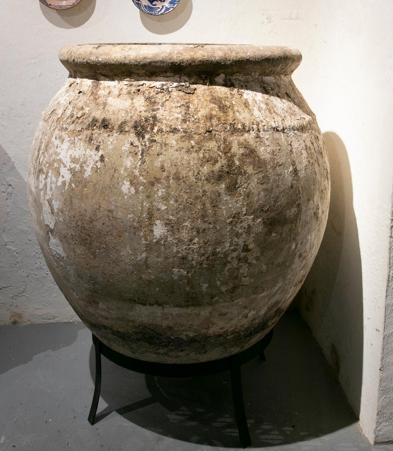 19th Century Spanish Whitewashed Ceramic Jar For Sale at 1stDibs