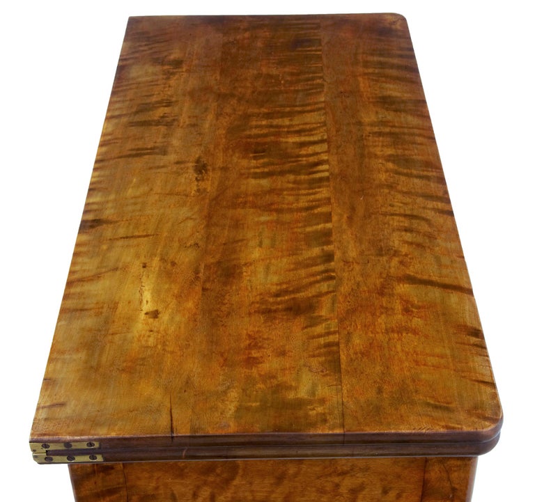 19th Century Swedish Birch Tea Table For Sale at 1stDibs