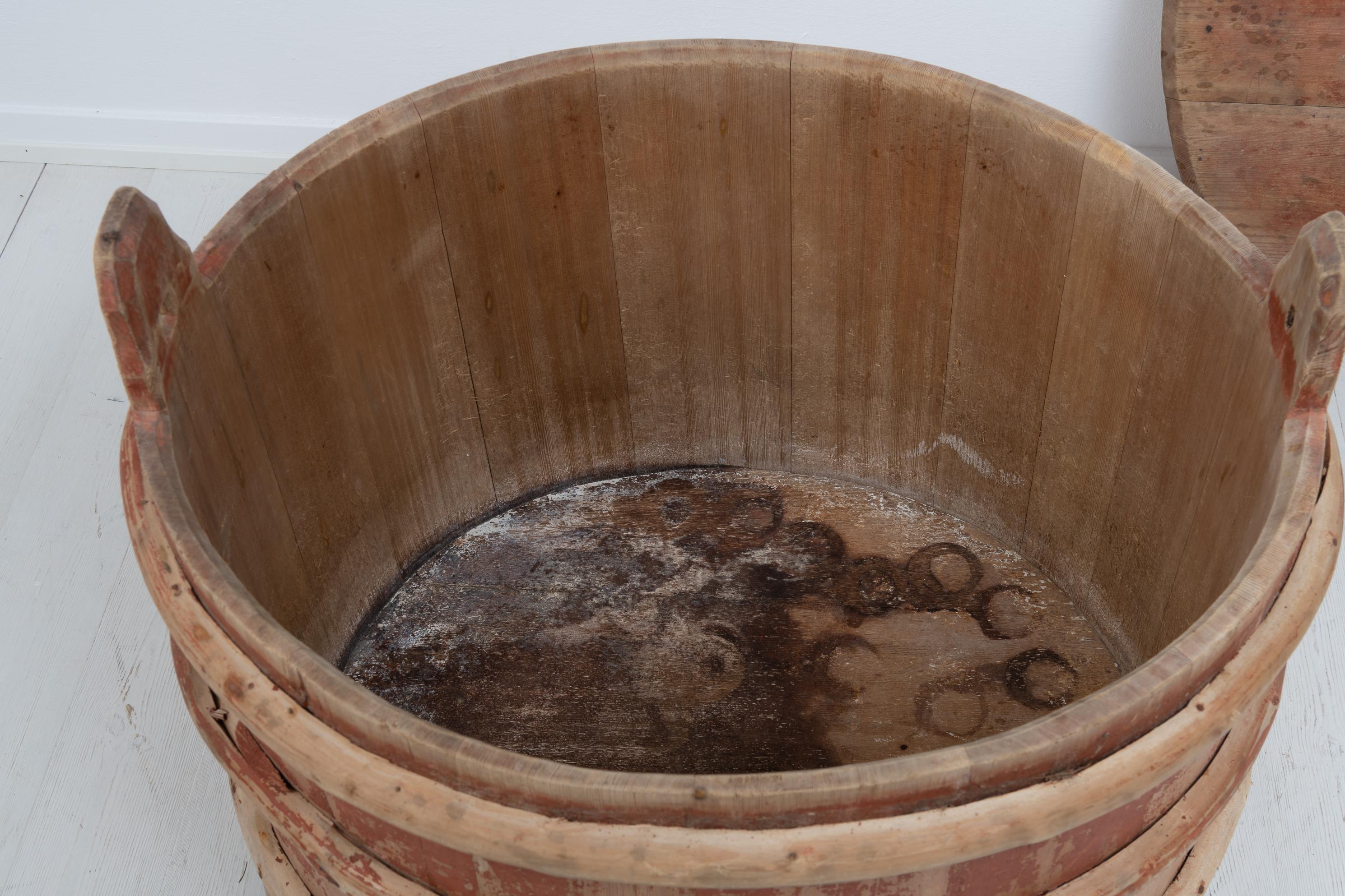 19th Century Swedish Folk Art Wooden Barrel For Sale at 1stDibs