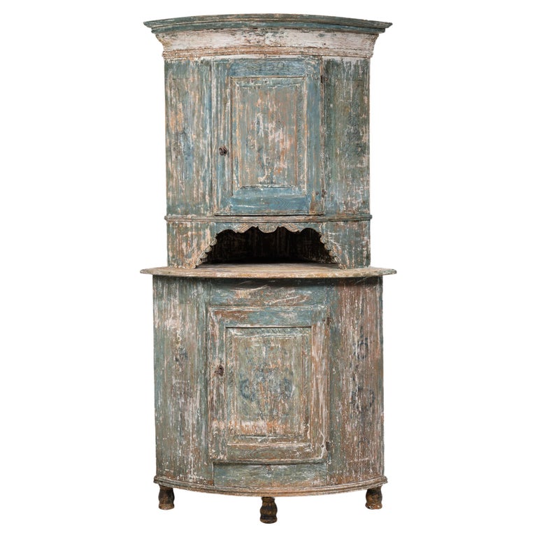19th Century Swedish Rustic Country Corner Cabinet For Sale at 1stDibs