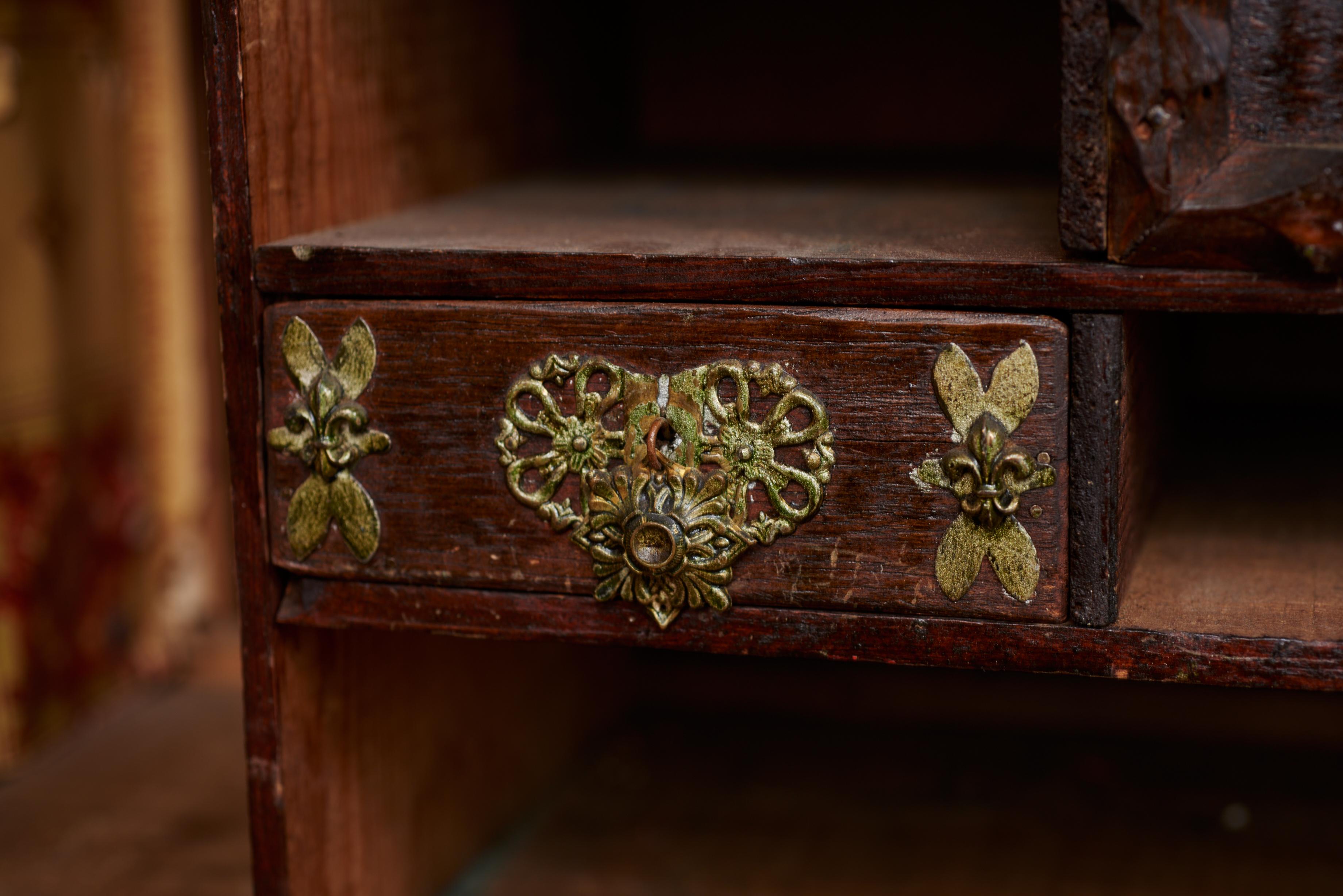 19th Century Tramp Art Desk For Sale at 1stDibs
