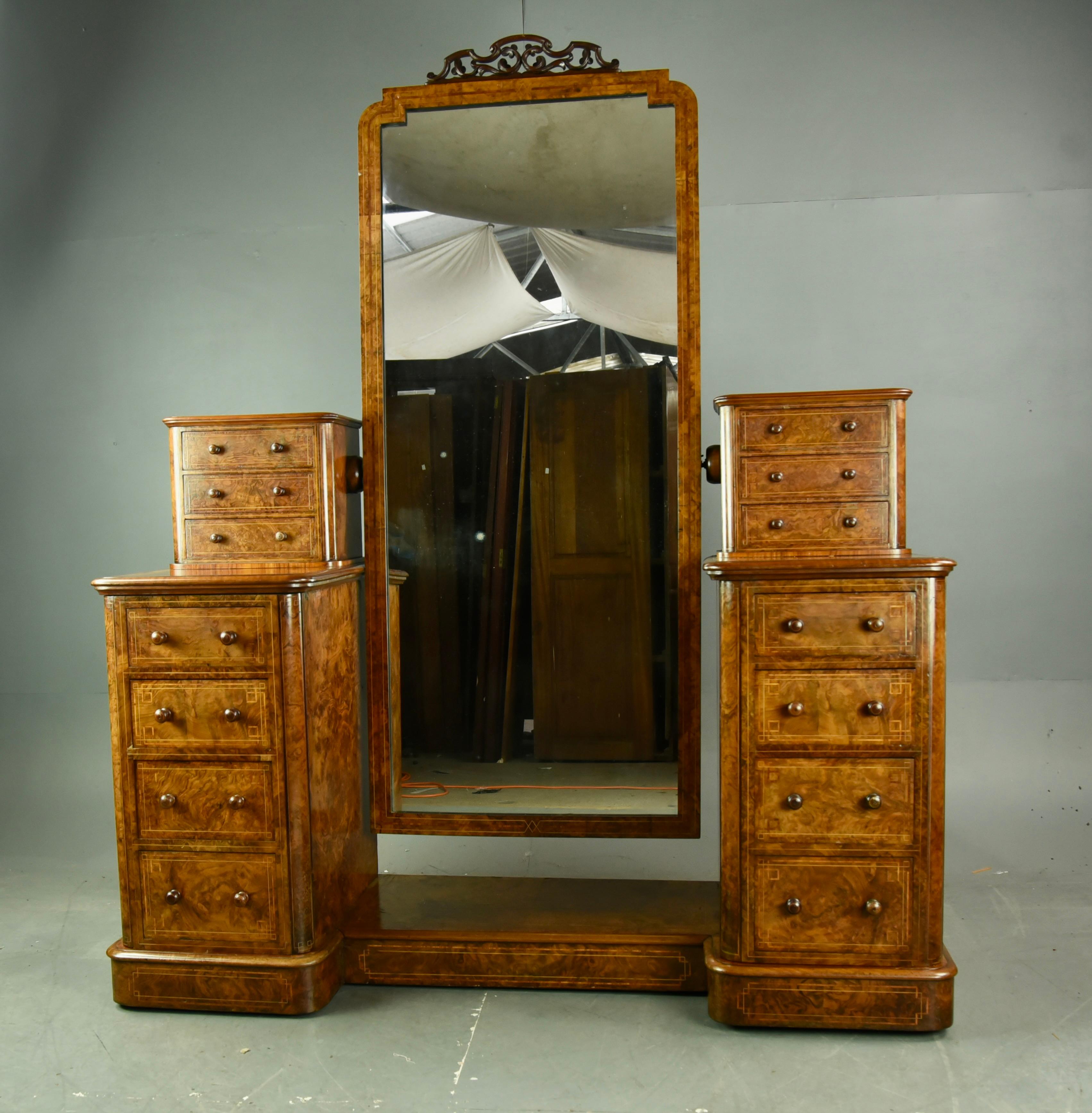 19th century Victorian walnut dressing table For Sale at 1stDibs
