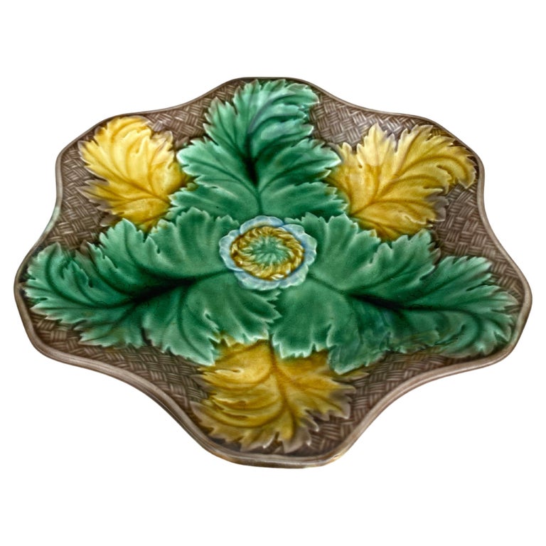 19th Century, Wedgwood Majolica Feathers Plate For Sale at 1stDibs