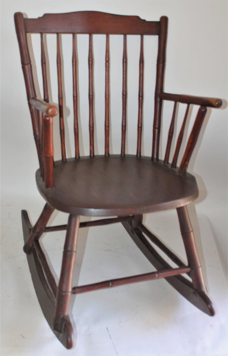 19th Century Windsor Rocking Chair Original Surface For Sale at 1stDibs