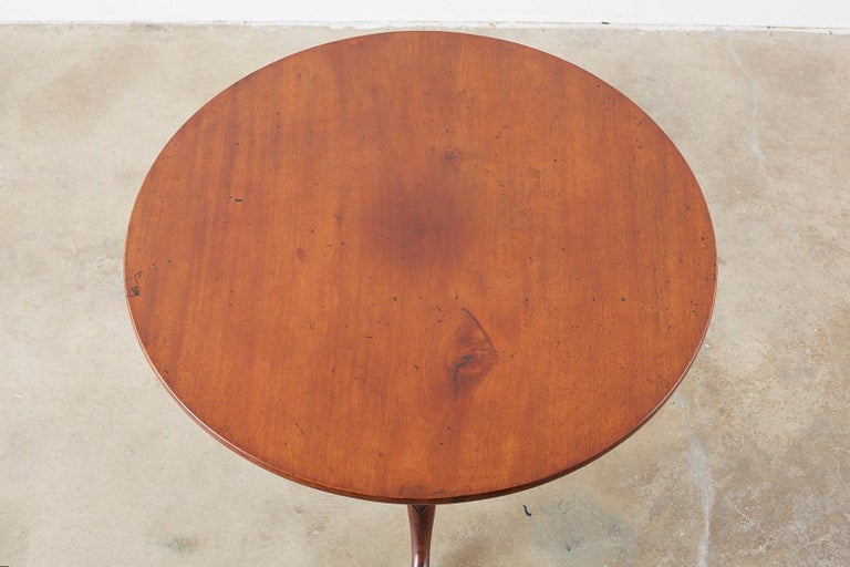 19th Georgian Mahogany Round Tilt-Top Table For Sale at 1stdibs