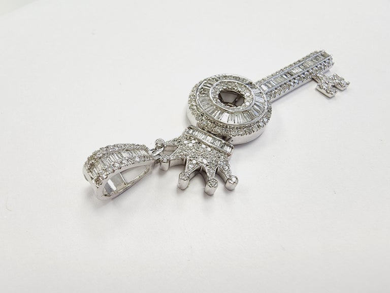 2 Carat Diamond Crown Key Shape Pendant 14 Karat White Gold For Sale at ...