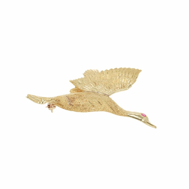 .2 Carat Ruby Yellow Gold Textured Duck Brooch For Sale at 1stDibs