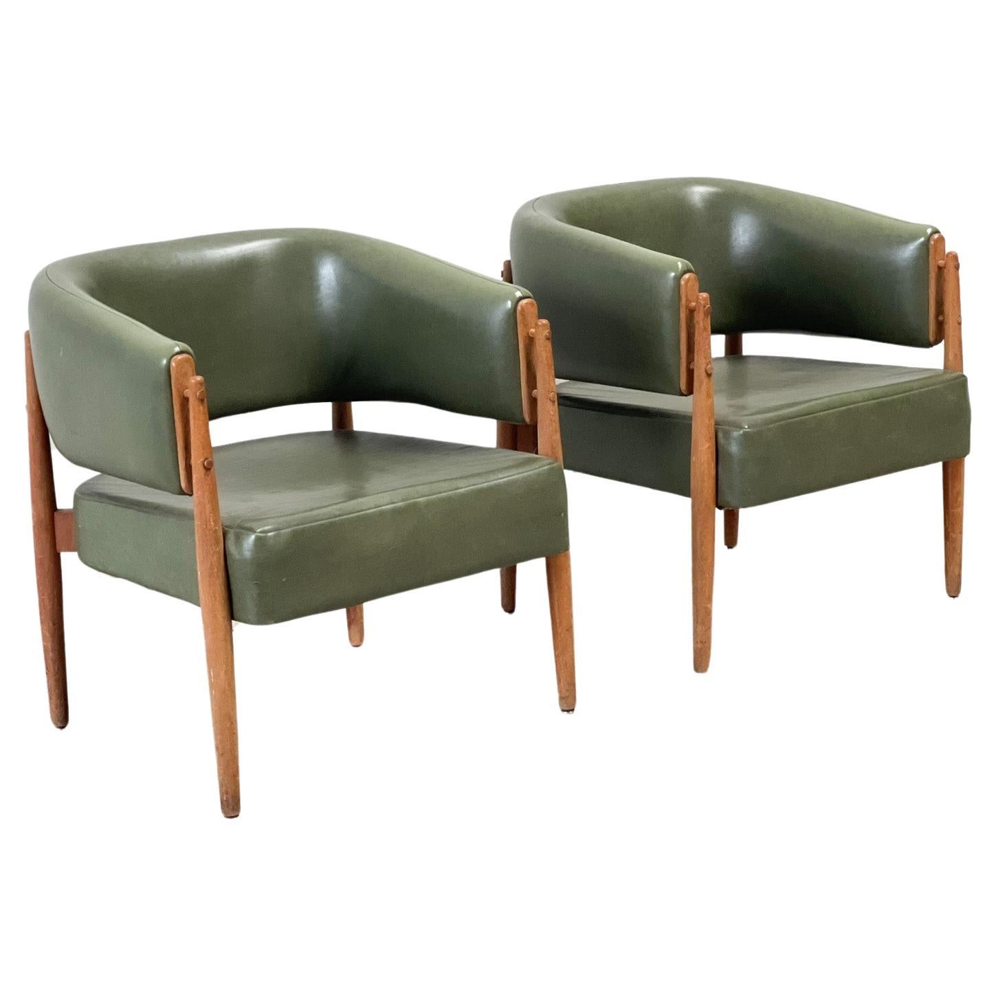 2 oak and green leather lounge chairs at 1stDibs