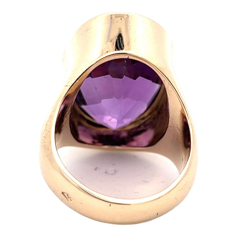 20 Carat Oval Amethyst Bezel Set 14 Karat Yellow Gold Cocktail Ring For Sale at 1stDibs