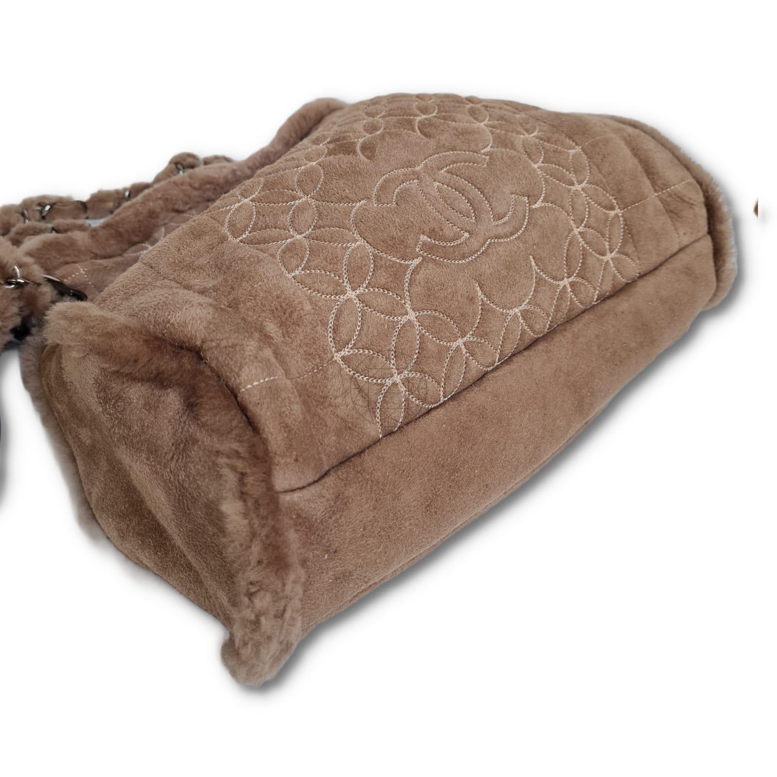 2000s Chanel Brown Shearling Quilted Bag For Sale at 1stDibs