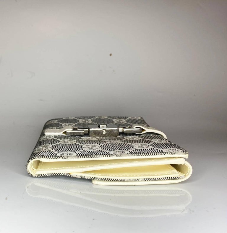 2000s Gucci Jackie 1961 Grey and White Monogram Canvas Wallet For Sale ...