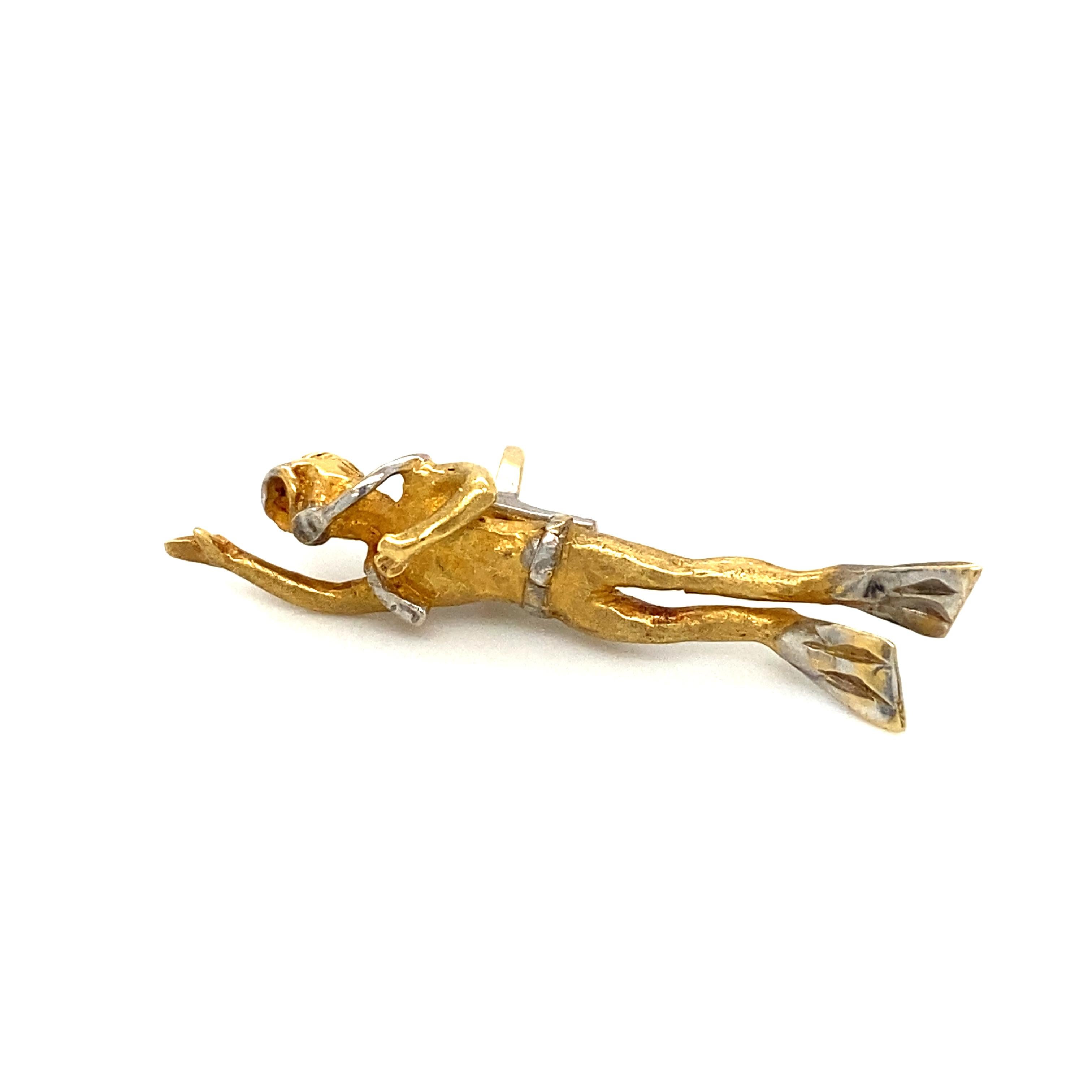 2000s Scuba Diver Pendant in 14 Karat Yellow Gold For Sale at 1stDibs