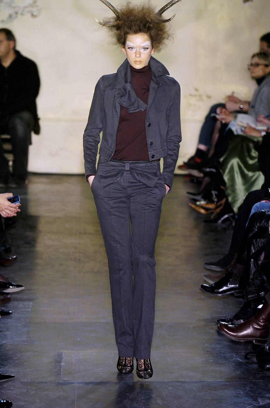 2004 VIKTOR and ROLF brushed cotton runway coat with bow collar For ...