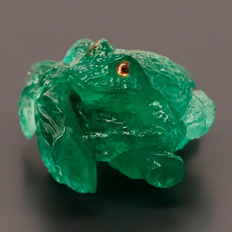 20.05 Ct Natural Carved Emerald Frog Carving For Sale at 1stDibs