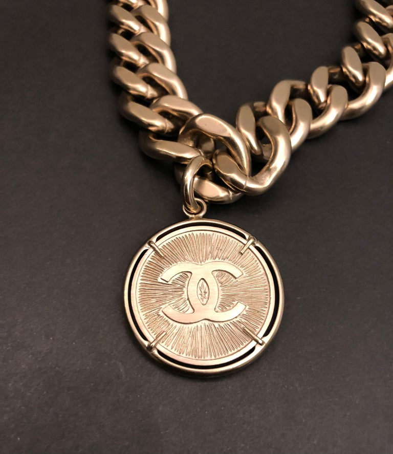 2006 CHANEL Short Chunky Chain Necklace Champagne Unisex For Sale at ...