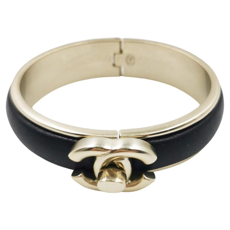 2021 CHANEL Black Leather CC Interlocking Matt Silver Bracelet Bangle ...