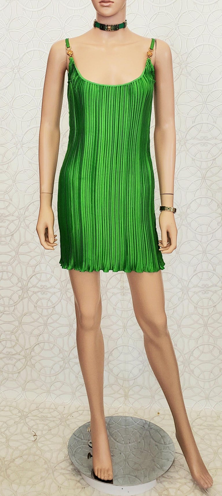 S/S 2021 New VERSACE GREEN SEASHELL MINI DRESS 38 - 2 at 1stDibs ...