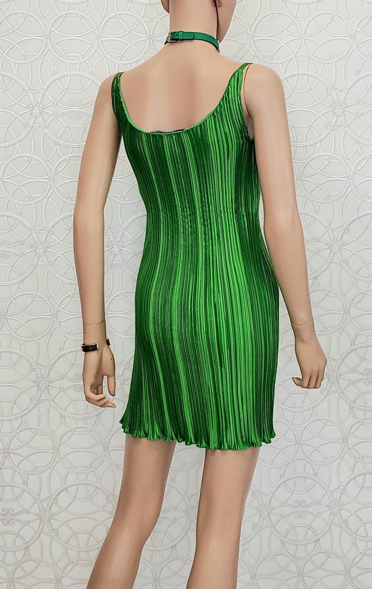 S/S 2021 New VERSACE GREEN SEASHELL MINI DRESS 38 - 2 For Sale at 1stDibs