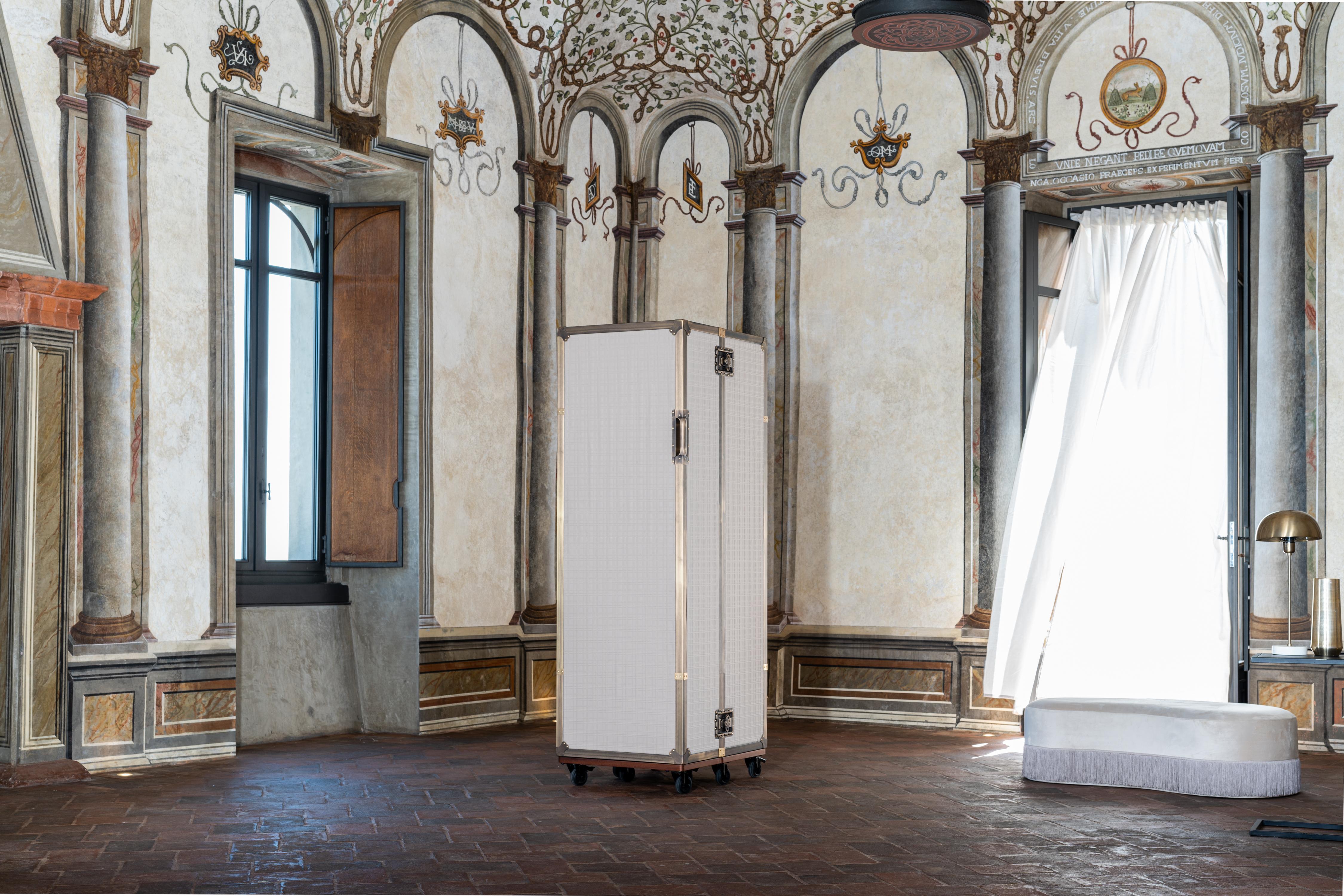 MILANO TRUNK - Luxury fashion closet - Eleganza in ogni dettaglio For ...