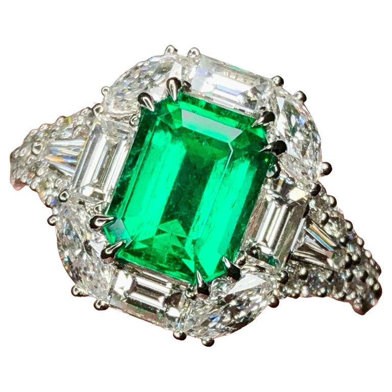 2.07 Carats Muzo Green Columbian Emerald Ring, Minor Oil For Sale at ...