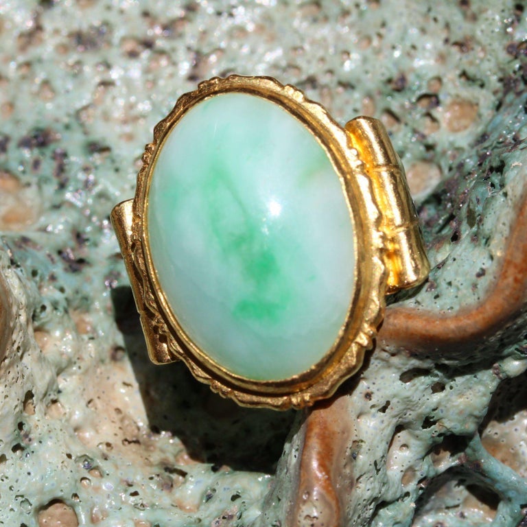 20th Century 15 Carat Jade Jadeite 18 Karat Yellow Gold Ring For Sale ...