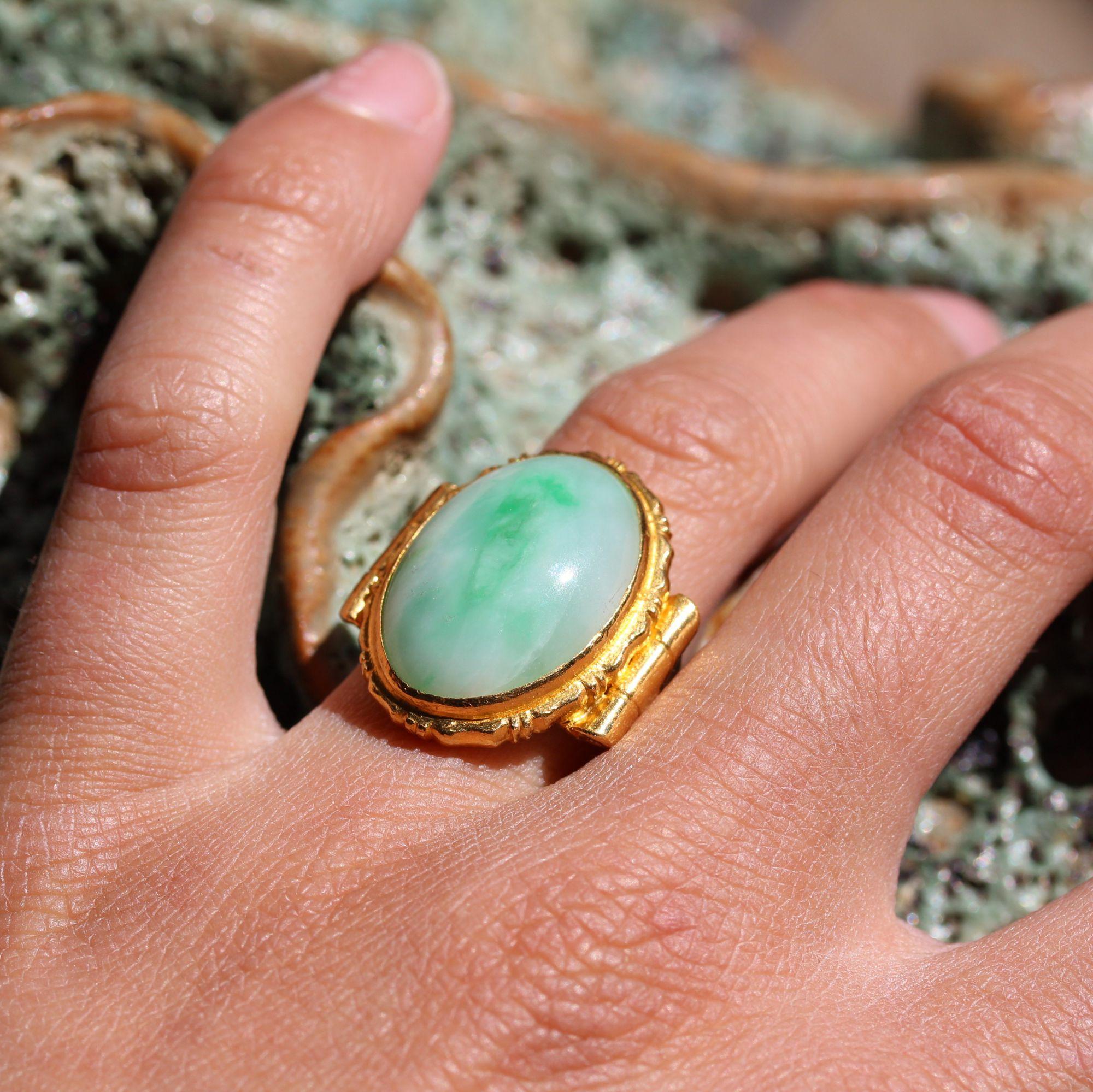 20th Century 15 Carat Jade Jadeite 18 Karat Yellow Gold Ring at 1stDibs