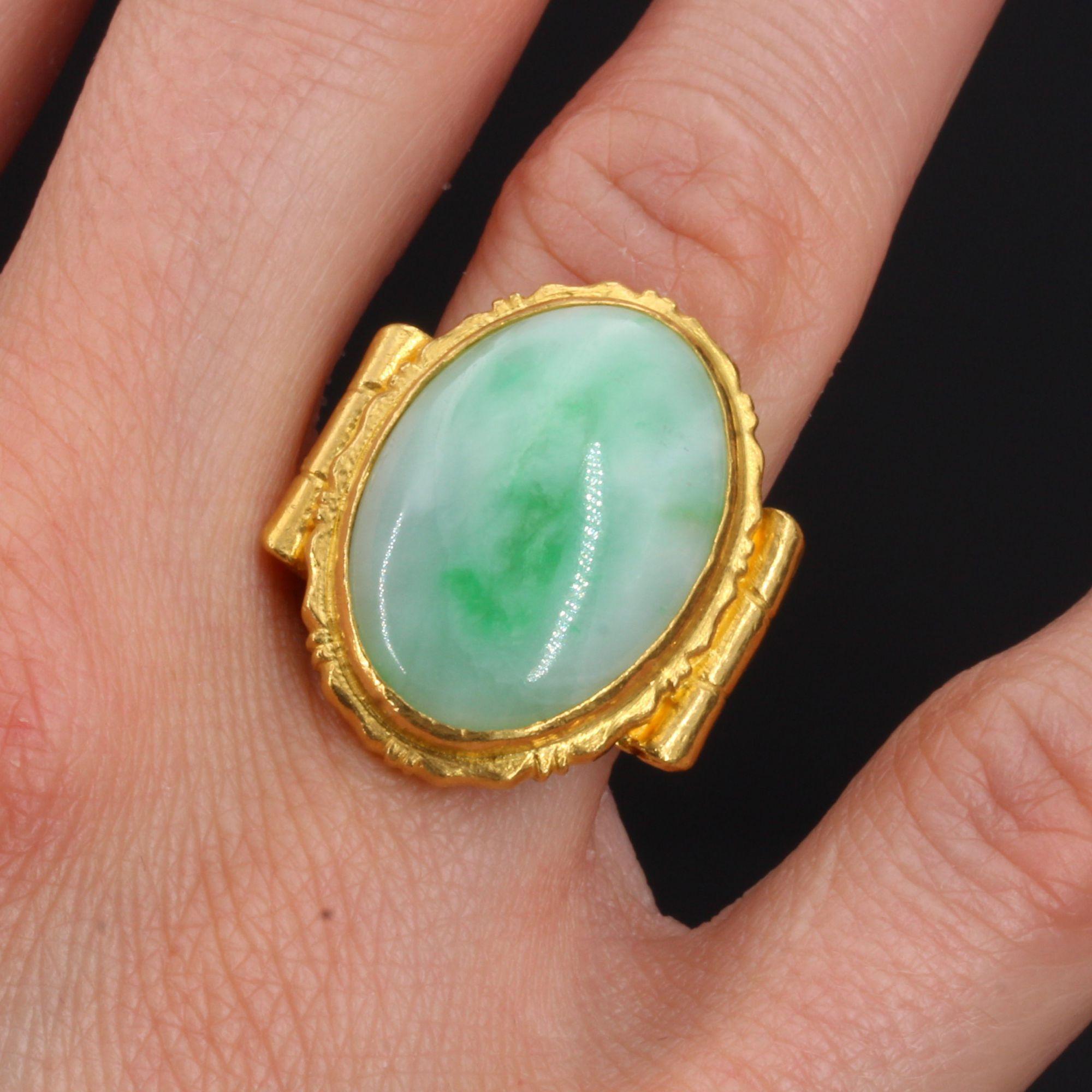 20th Century 15 Carat Jade Jadeite 18 Karat Yellow Gold Ring at 1stDibs