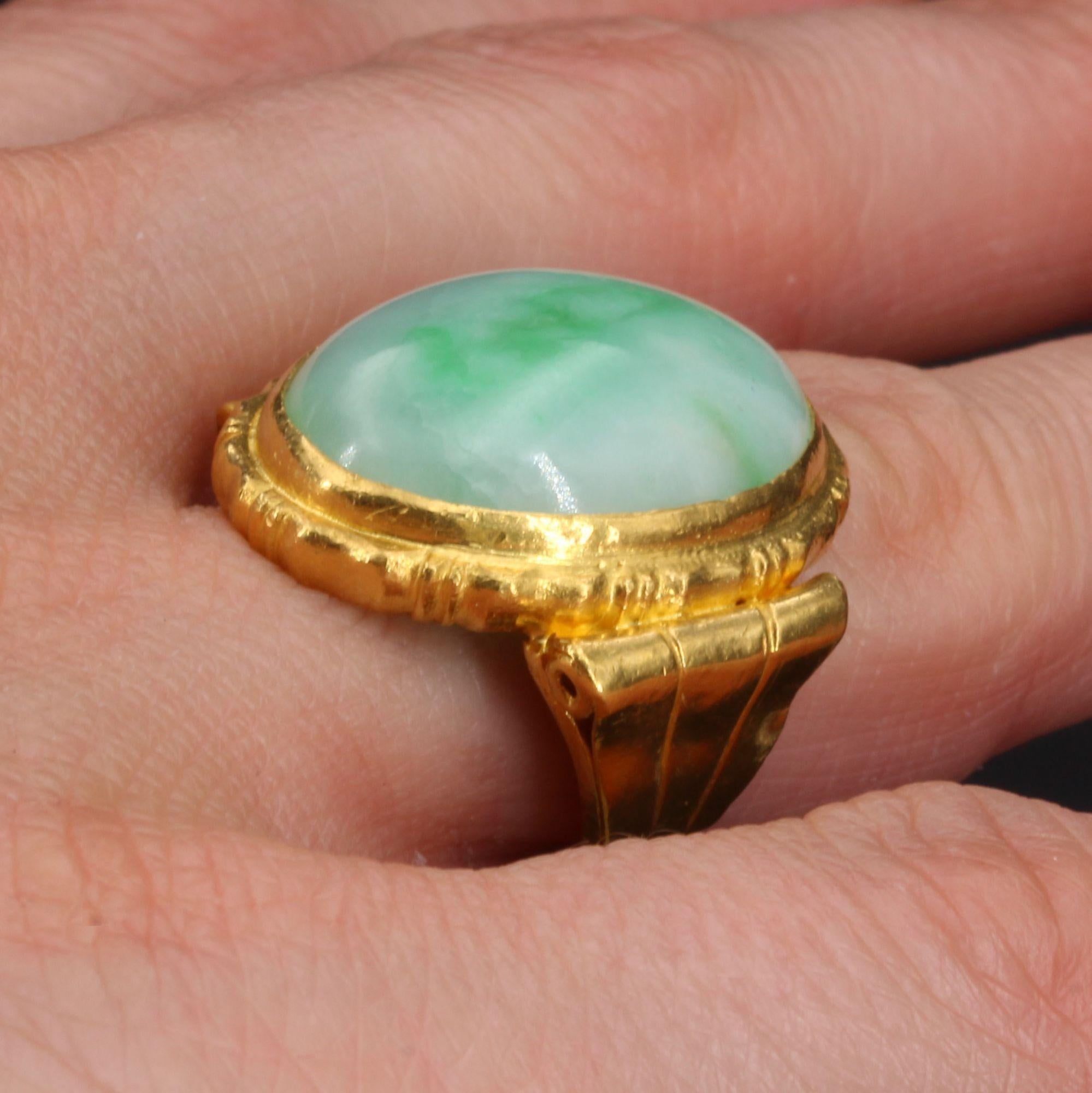 20th Century 15 Carat Jade Jadeite 18 Karat Yellow Gold Ring at 1stDibs