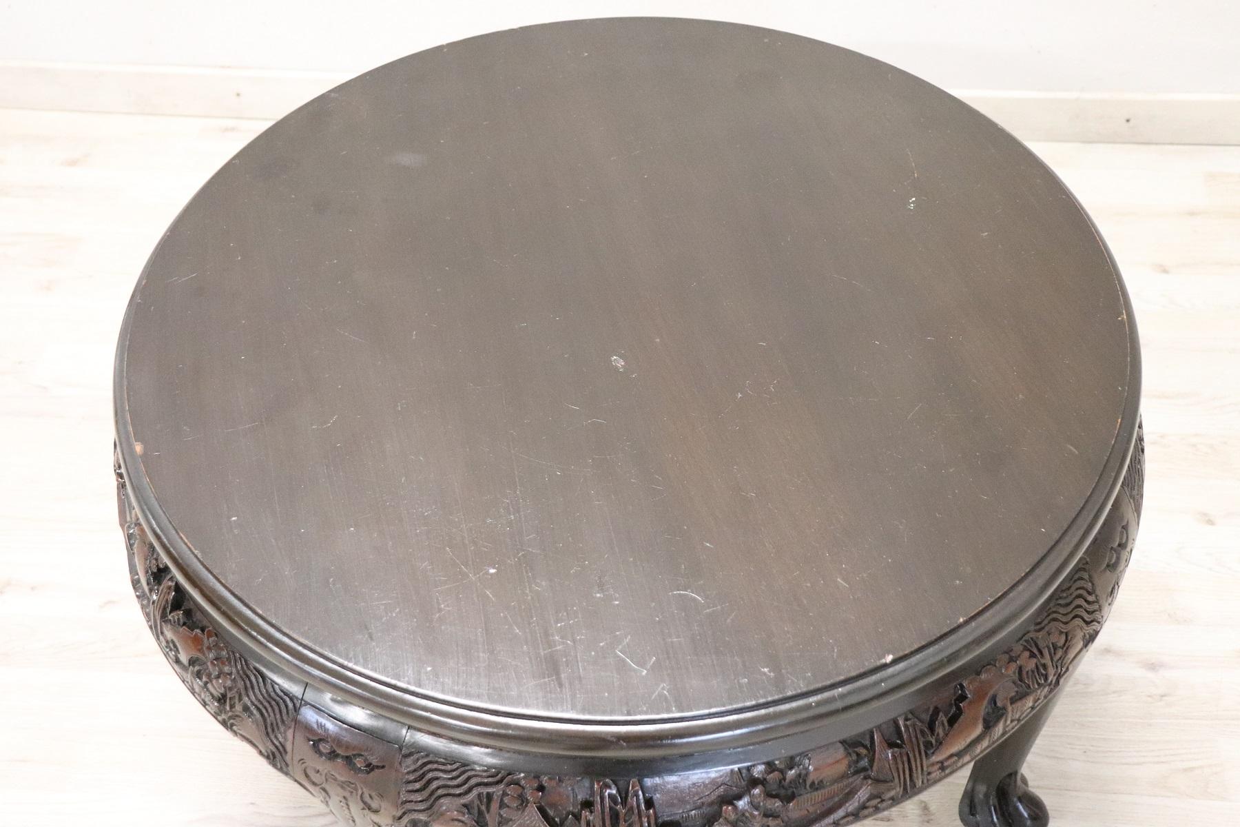 20th Century Carved Wood Round Sofa Table with Chinoiserie Decoration ...