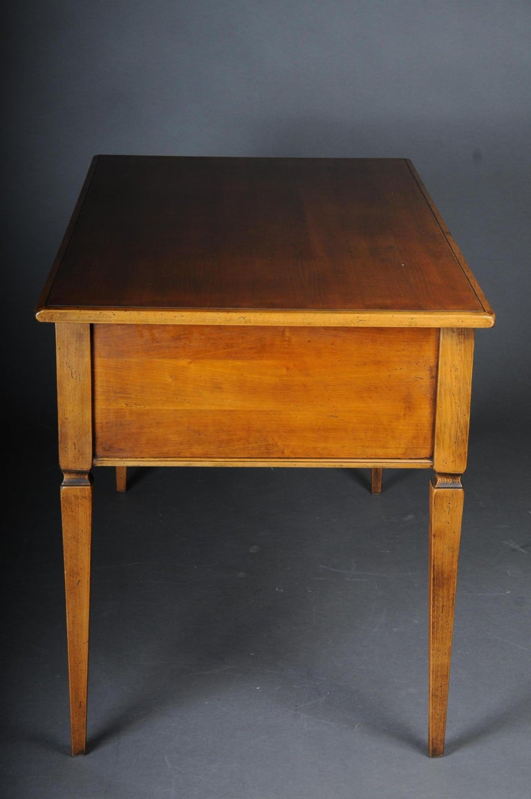 20th Century Classic Desk in the Style of Classicism For Sale at 1stDibs