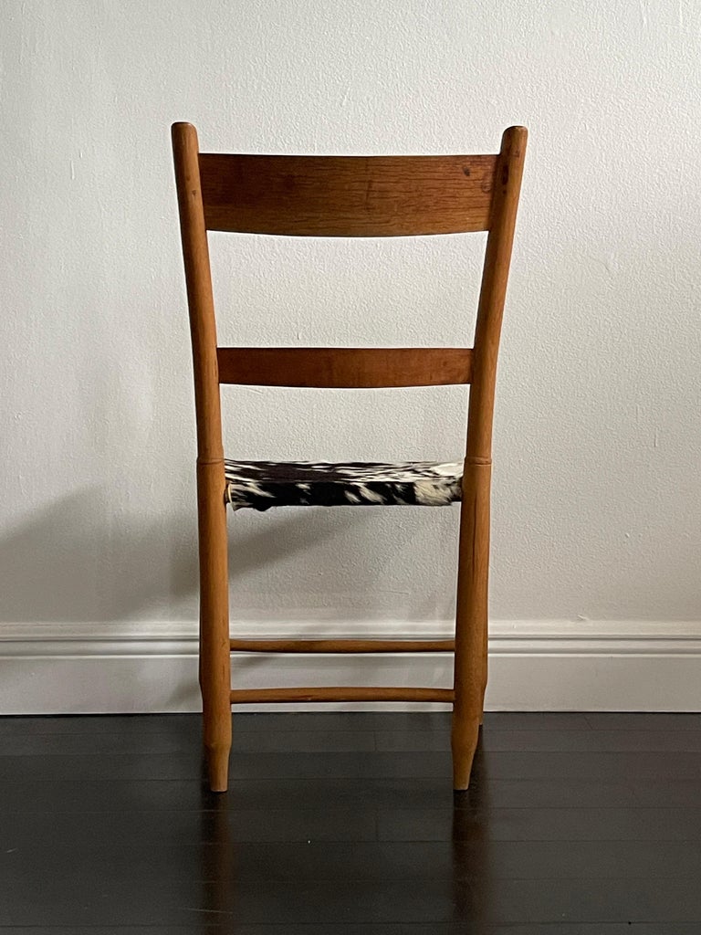20. Jahrhundert Cowhide Leiter zurück Stuhl im Angebot bei 1stDibs