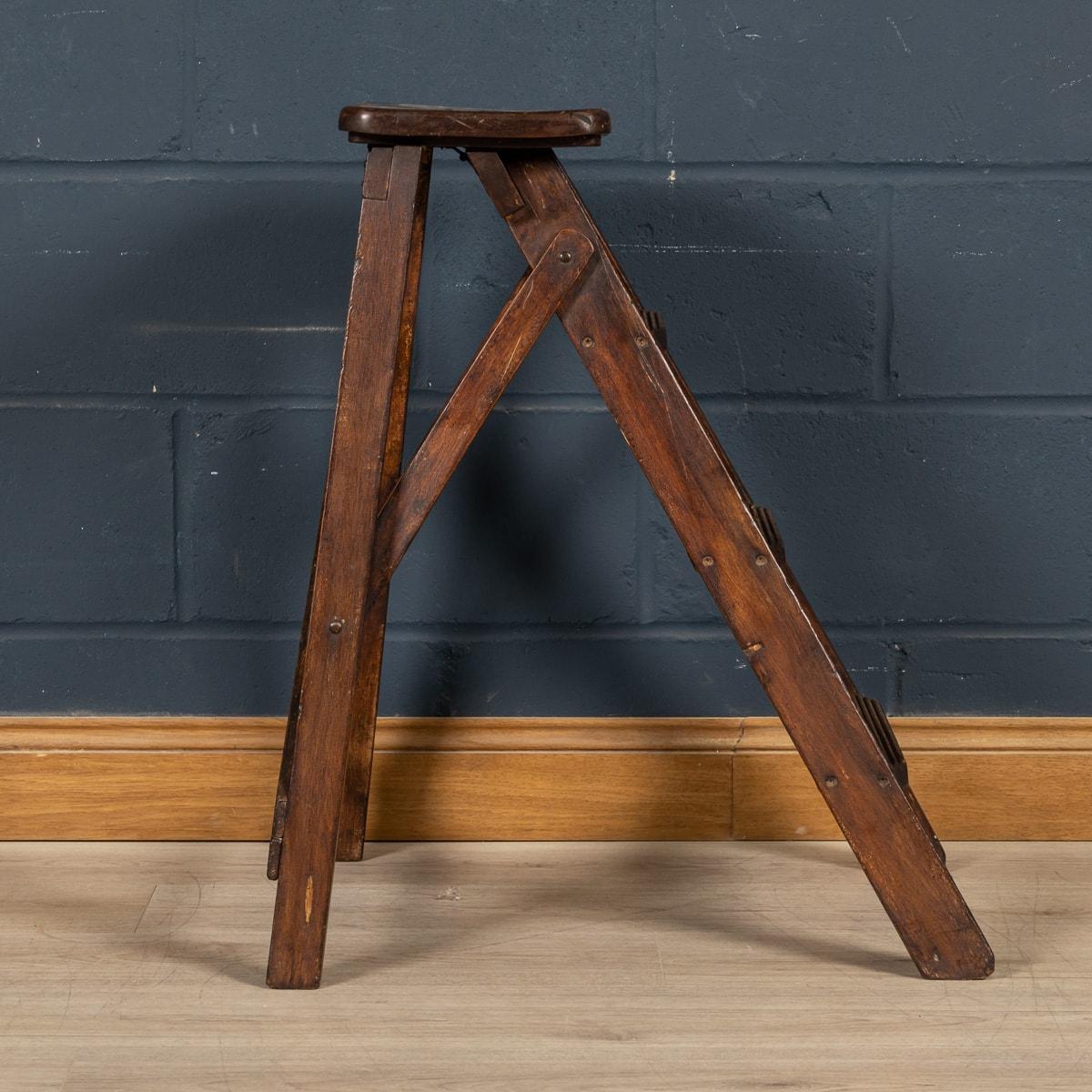 20th Century English Foldable Oak Step Ladder, c.1950 For Sale at 1stDibs