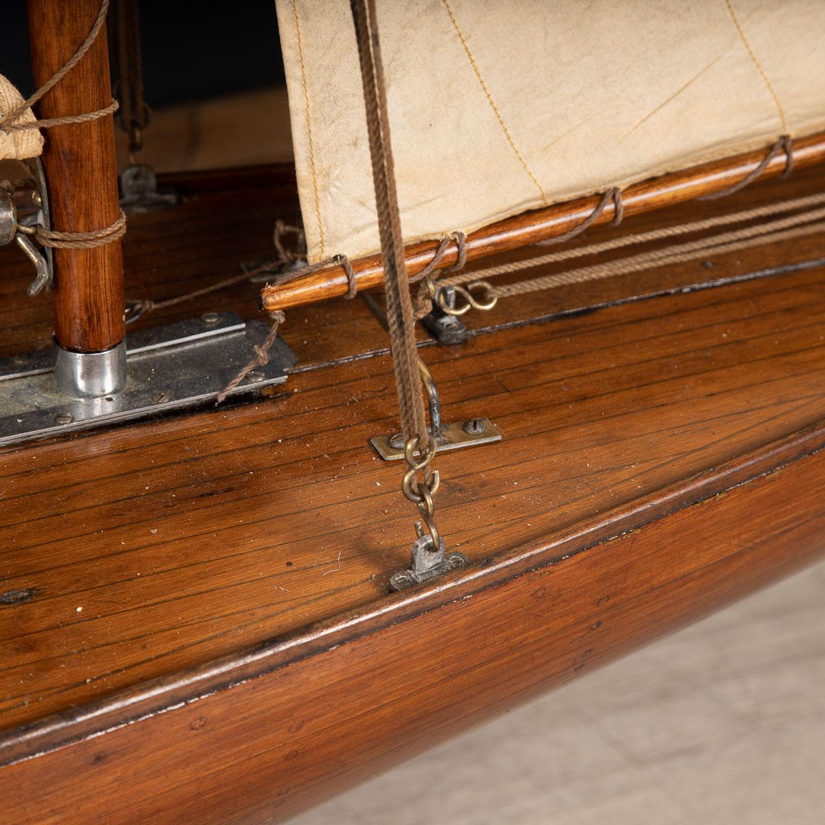20th Century English Gaff Rigged Racing Pond Yacht, circa 1910 at 1stDibs