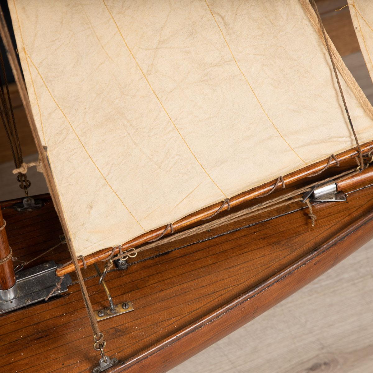 20th Century English Gaff Rigged Racing Pond Yacht, circa 1910 at 1stDibs