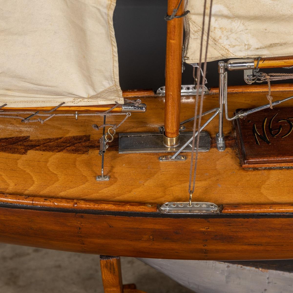 20th Century English Gaff Rigged Racing Wood Pond Yacht, c.1910 at 1stDibs